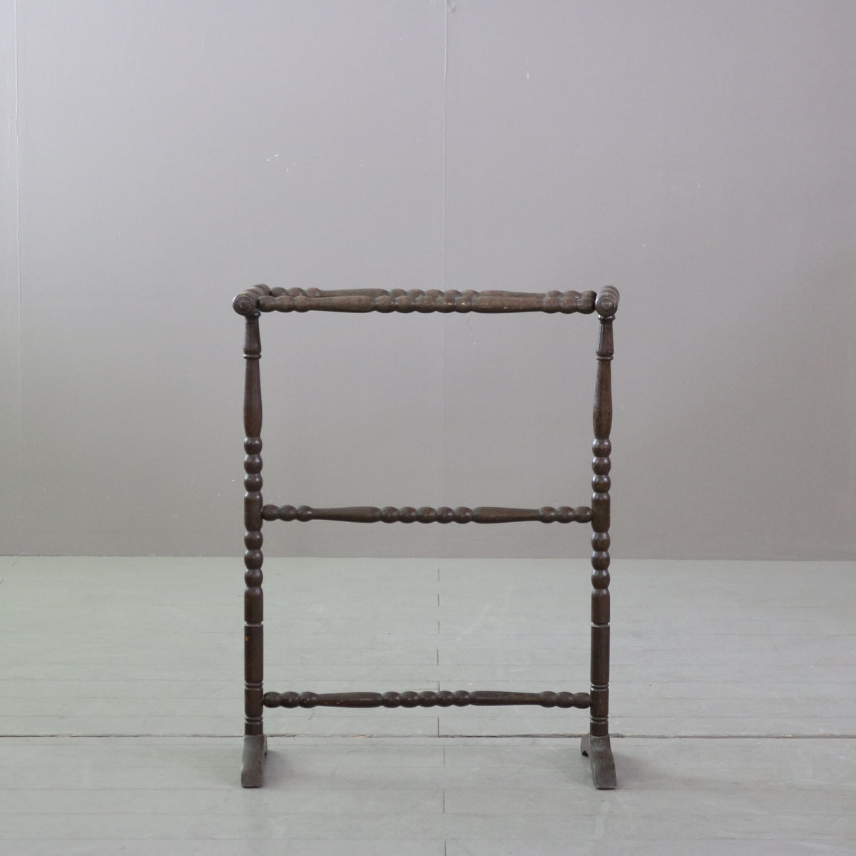 C702 英国アンティーク タオルスタンド 木製 高さ75㎝ 幅58㎝ 奥行き26㎝ – uragami